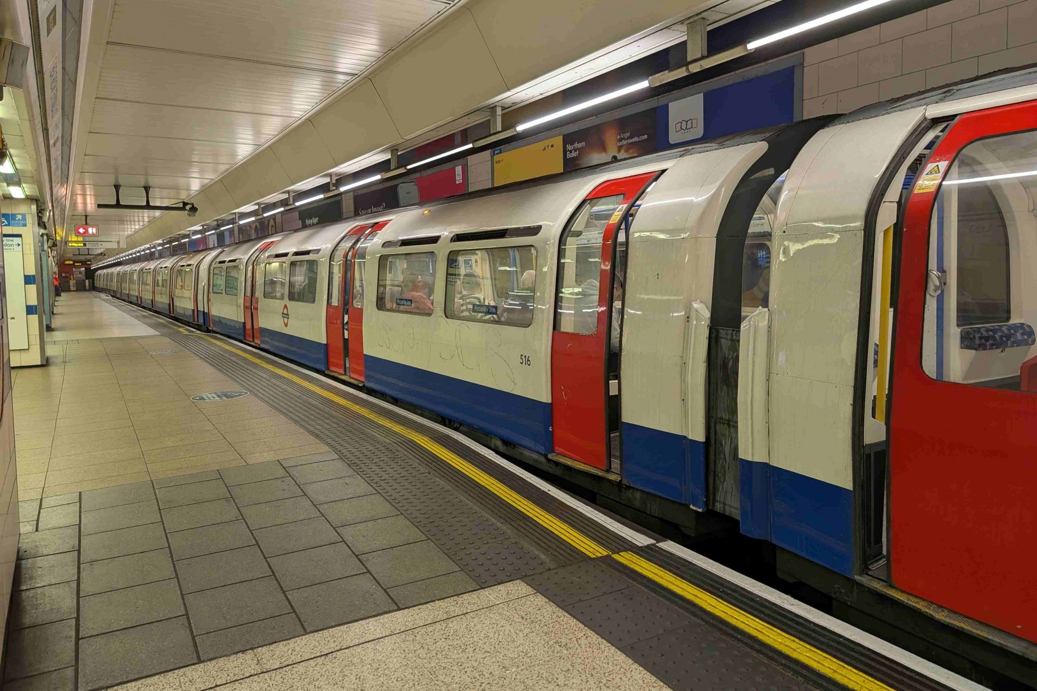 How to Take the Piccadilly Line from Heathrow to Central London