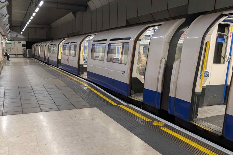 How to Take the Piccadilly Line from Heathrow to Central London
